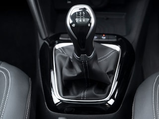 Features - OPEL Corsa Edition 1.2N M/T